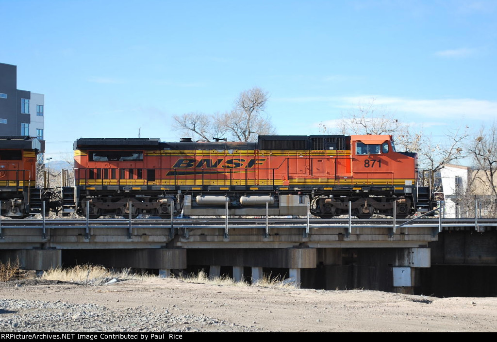 BNSF 871